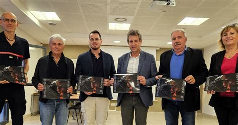 Sorgues Le Calendrier Des Sapeurs Pompiers Arrive