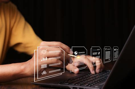 문서 관리 시스템은 문서 디렉토리가 있는 사무실의 랩톱 컴퓨터에서 작업하는 It 컨설턴트가 설정합니다 회사 파일 정보를 보관