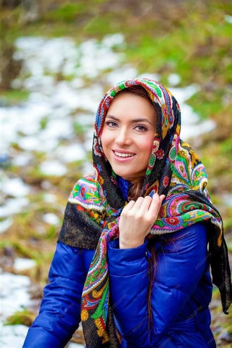 Premium Photo Russian Beauty Woman In The National Patterned Shawl