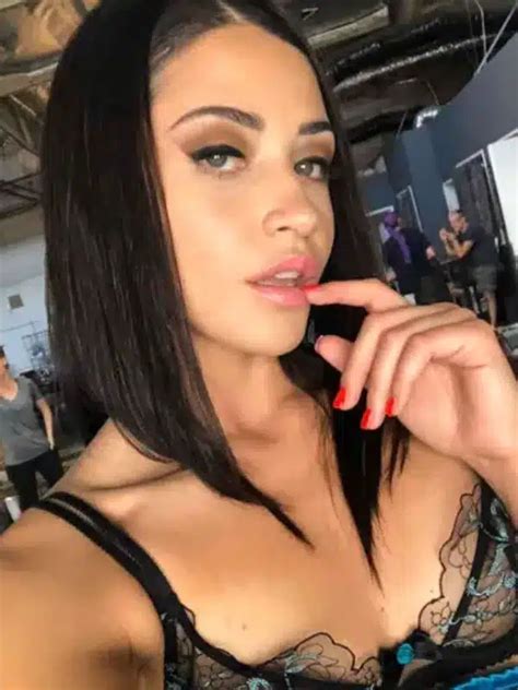 Emma Rosie Bio Age Boyfriend Height Career Photos