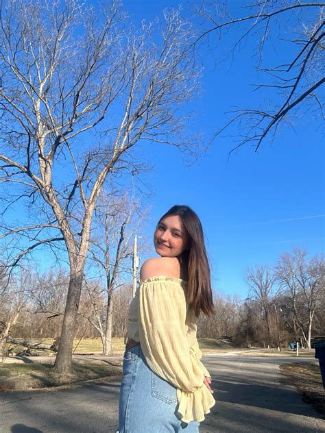 Haii Haileyy On Threads