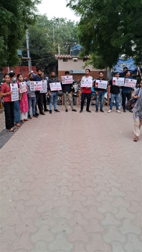 Vaishnavi Kumari On Linkedin They Stand Boldly In Front Of Metro
