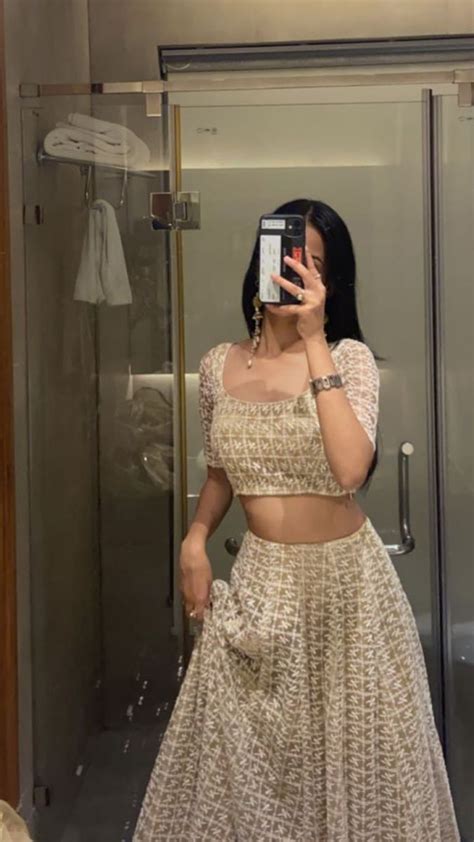 Pin By 𝑏𝑒𝑎𝑢𝑡𝑦~ On Desi~ Indian Dresses Indian Fashion Quick Outfits