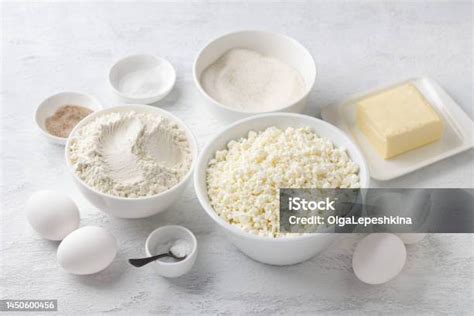 두부 로얄 치즈 케이크 재료 코티지 치즈 밀가루 버터 밀가루 설탕 계란 바닐라 설탕 소금 밝은 회색 배경에 소다 맛있는 수제 음식 요리하기 달걀에 대한 스톡 사진 및 기타