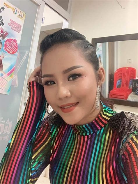 មិននឹកស្មានថា ឈិន ម៉ានិច្ច អាចច្រៀងចម្រៀង ជាភាសាចិន យ៉ាងច្បាស់ និងពីរោះយ៉ាងនេះ មានវីដេអូ