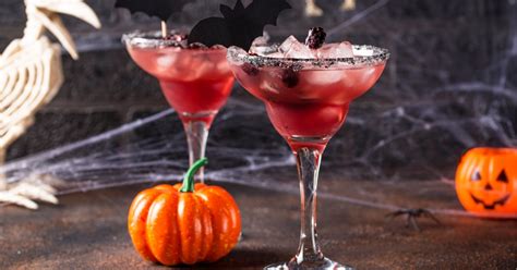 17 Spooky Halloween Cocktails With Vodka Easy Recipes Insanely Good