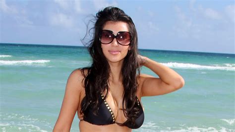 Kim Kardashians Bikini Pics See Her Best Swimsuit Looks Hollywood Life