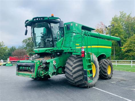 John Deere S Combine