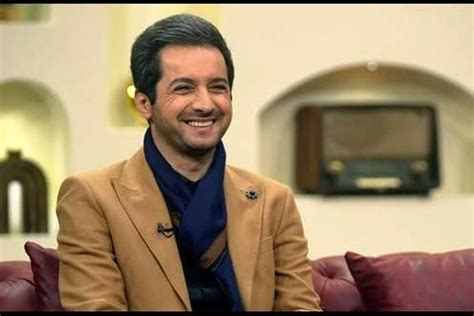 حرکت غیرمنتظره نجم الدین شریعتی وسط برنامه تلویزیونیعکس