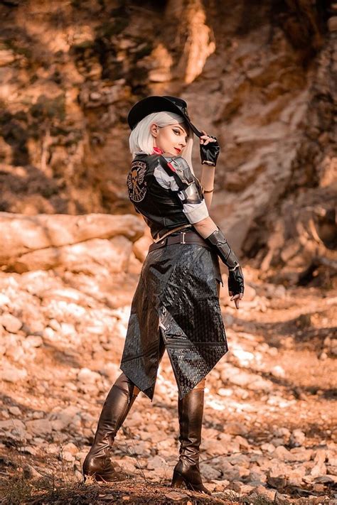 Overwatch Cosplay Blizzard Cosplay Blizzard Fandoms Funny
