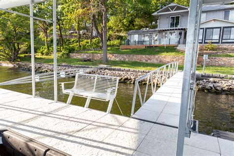 Beautiful Lake Front Home Amazing Views 6 Star Management