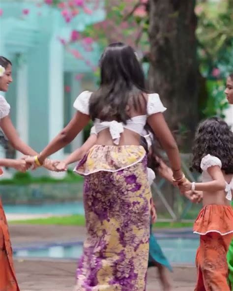 අවුරුදු කුමරි Youtube