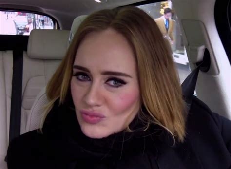 Adele Relembra Les O Na Regi O Do C Ccix Ap S Pegadinha Do Filho Mais Bras Lia