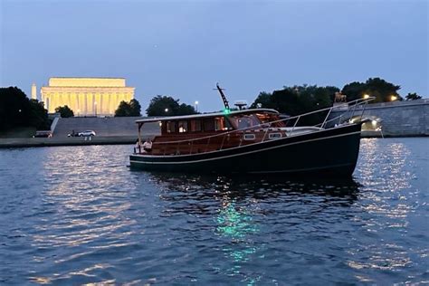 Washington Downeast Yacht Motor 420 Boat Rental 53008 Sailo