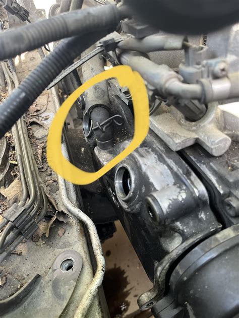 How do I remove this tube thing from the valve cover? : r/MechanicAdvice