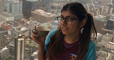 West Ham Stars Reaction To Spotting Pornhub Legend Mia Khalifa Caught