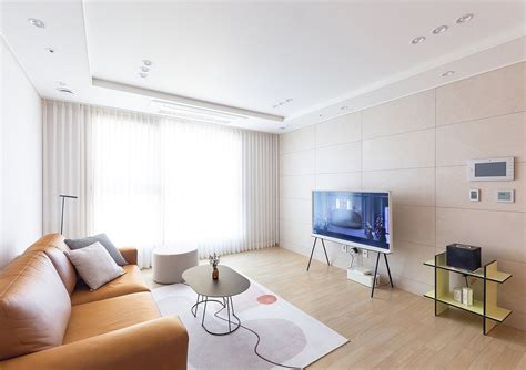 모던한 베이스의 컬러풀한 포인트가 있는 가구로 꾸며진 디자이너와 함께하는 홈스타일링 플랫폼 홈리에종