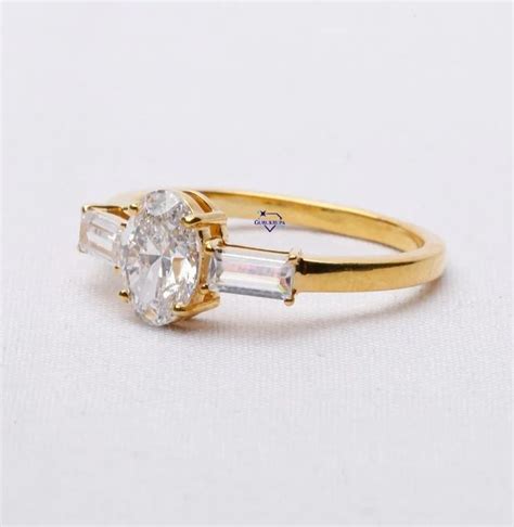 Female Labgrown 14 Kt Yellow Gold In Oval And Baguette Cut Lab Diamond