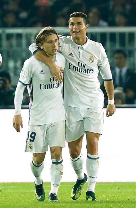 Ronaldos Gesture To Modric After Real Star Won Uefa Player Of The Year
