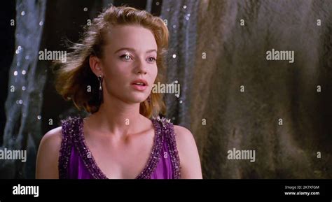 Samantha Mathis 1993