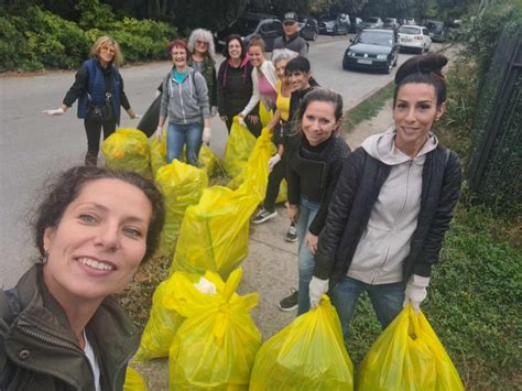 Общински служители и много граждани се включиха в инициативата Да изчистим България