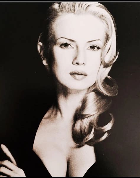 Traci Lords Scrolller