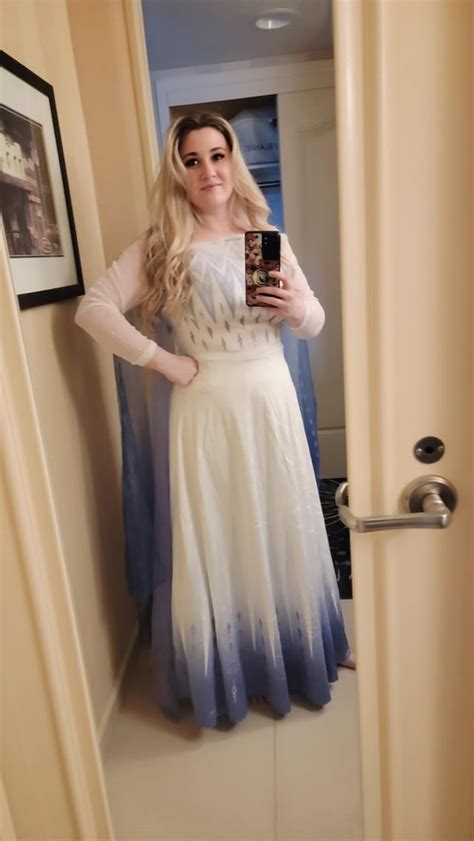 I Was Elsa From Frozen 2 At Disney This Weekend D R Frozen