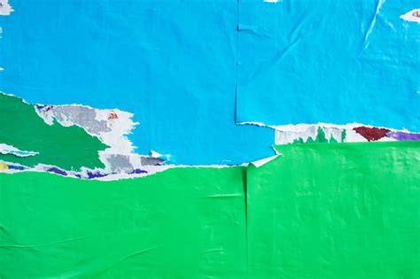 녹색과 파란색 찢어진 오래된 박리 포스터 질감 배경 과 광고판에 구겨진 종이 플래카드 0명에 대한 스톡 사진 및 기타 이미지 0명 간판 거리 Istock