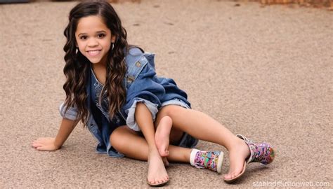Jenna Ortega Feet Close Up Stable Diffusion Online