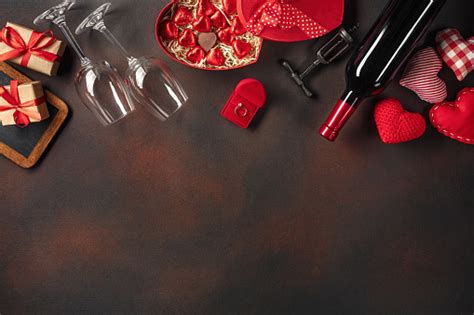 와인 타래 송곳 안경 마음과 링의 형태로 상자 발렌타인의 날 개념에 대한 스톡 사진 및 기타 이미지 개념 공휴일 귀여운 Istock