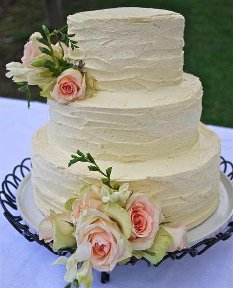 Rustic Frosted Buttercream Cakes Rustic Buttercream Cake Love The
