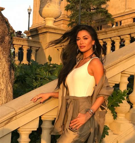 Фенове поканиха Никол на мача на Гришо довечера Снимки