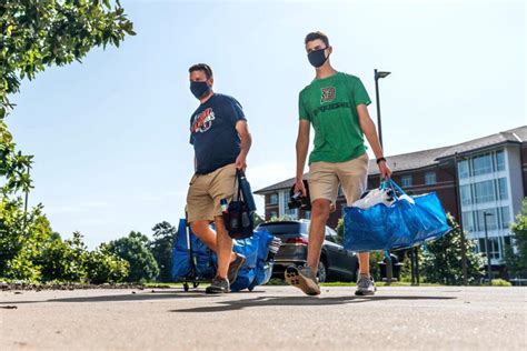 Welcome To Grounds The Uva Class Of 2025 Moves In To Dorms