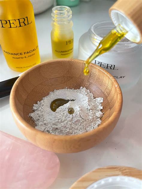 The Perl Cosmetiics Skincare T Set By Perl Cosmetics