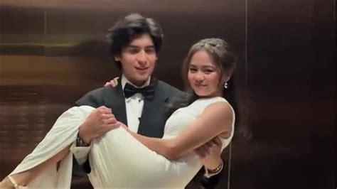 پشت صحنه ی قسمت ۱۶ سریال جواهر بخش ای بغل کردن کیفر و جی جی نماشا