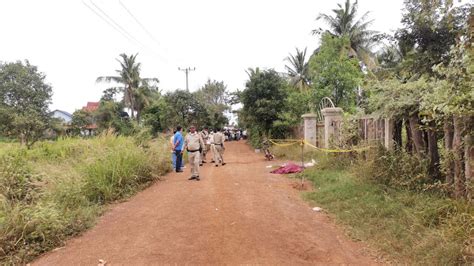 Msjtv News បុរសម្នាក់ អង្គុយក្អួតឈាមស្លាប់នៅលើចញ្ចើមផ្លូវ សង្ស័យជំងឺប្រកាយរើឡើង