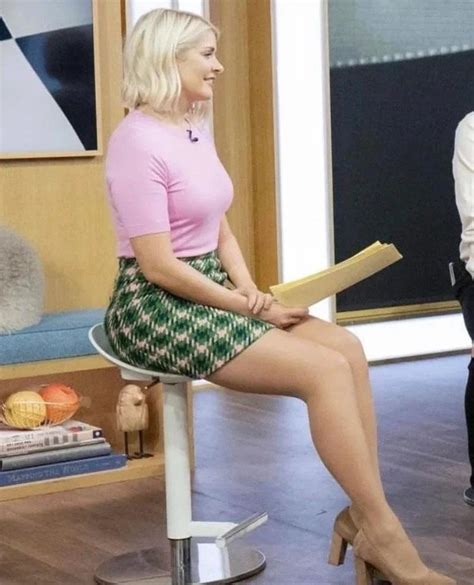 Uk Tv Milf Holly Willoughby Flaunting The Hot Curves Rhottvceleb