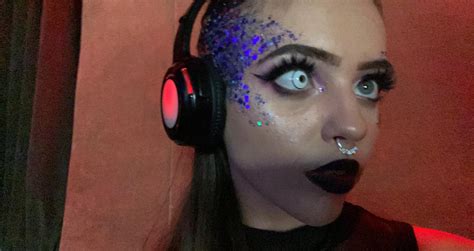 Judge Me 😅 Over 18 🇬🇧💋 R Selfie