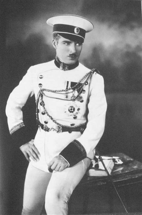 Молодой Чарли Чаплин в одном из пробуемых им образов до того как на