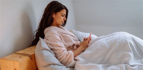 Czu Ych Sms W Na Dzie Dobry Dla Niej I Dla Niego Klubmykobiety Pl