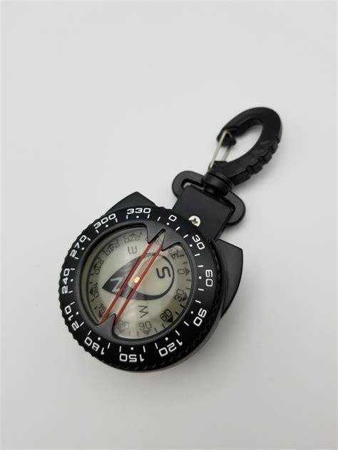 Used Trident Retractor Compass With Clip Dipndive