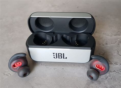 Review Jbl Reflect Flow Wireless Headphones The Empire