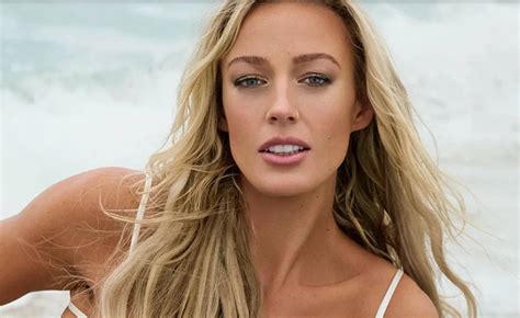 The 5 Best Reactions To Sophie Cunninghams Si Swimsuit Photo