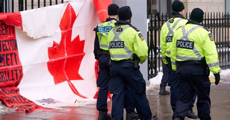 Канада закликала своїх громадян терміново виїхати з РФ Новини Bigmir Net