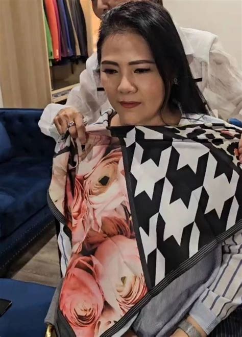 💥👉 จะดีมั๊ย ที่จะเข้าใจคน ผ่านรูป ผ่านผ้าพันคอ ️ Weena Thongtamp