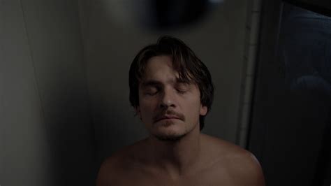 Auscaps Rupert Friend Shirtless In Homeland 6 03 The Covenant