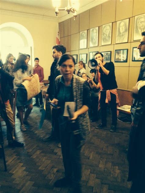 სამხატვრო აკადემიის სტუდენტები რექტორის ხელახალი არჩევნების დანიშვნის მოთხოვნით აქციებს