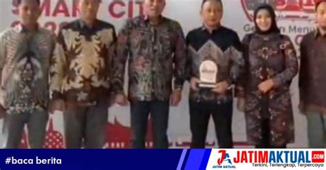 Luar Biasa Kabupaten Sampang Raih Penghargaan Gerakan Smart City Jatim Aktual