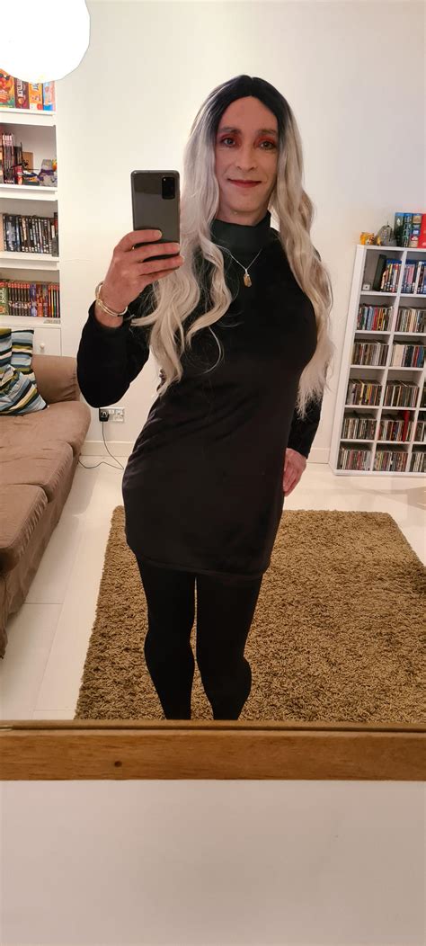 new wig experiment not 100 sure i m sold on it 😳🤷‍♀️ scrolller
