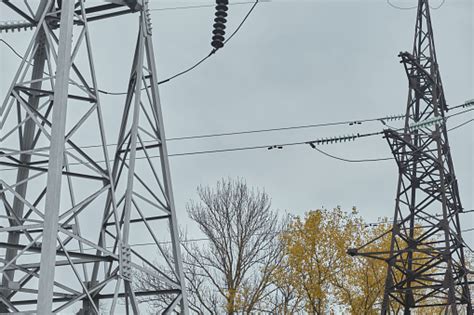 좋은 풍경에 있는 케이블을 가진 고전압 전기 철탑을 위한 힘 돛대 강철에 대한 스톡 사진 및 기타 이미지 강철 건설 프레임 건축물 Istock